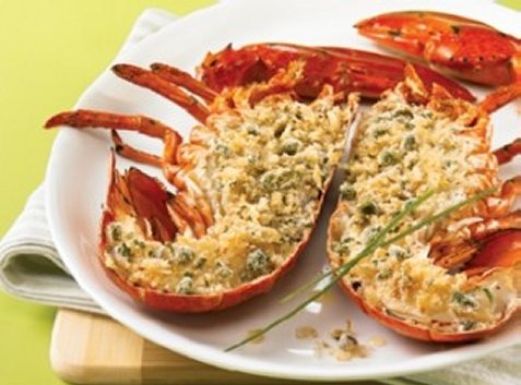 Homard grillé et chapelure au citron et à la ciboulette - Recettes ...